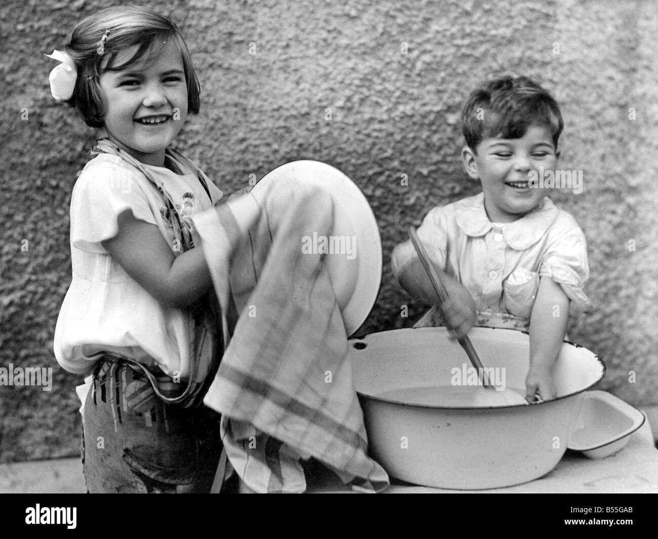 Washing children Black and White Stock Photos & Images - Alamy