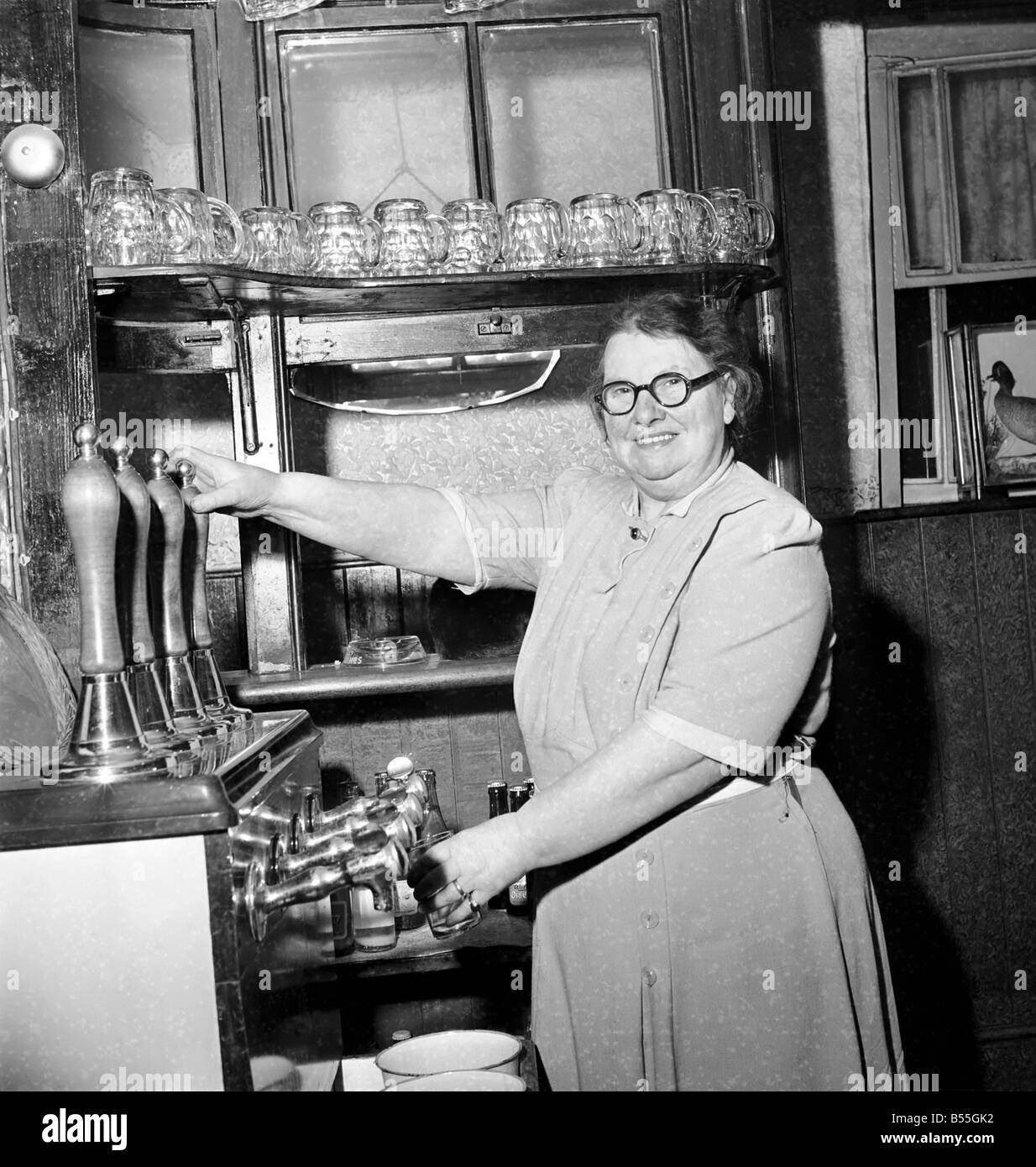 1950s pub woman Black and White Stock Photos & Images - Alamy