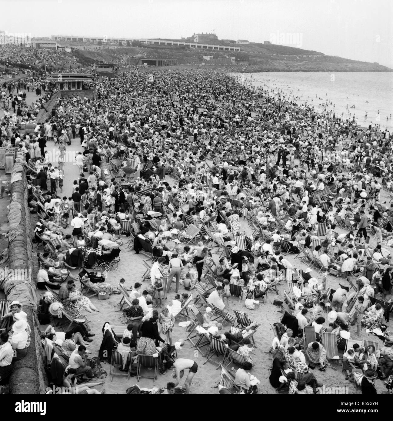 Holiday Crowds at Barry Island: The Fantastic Holiday crowds which took ...