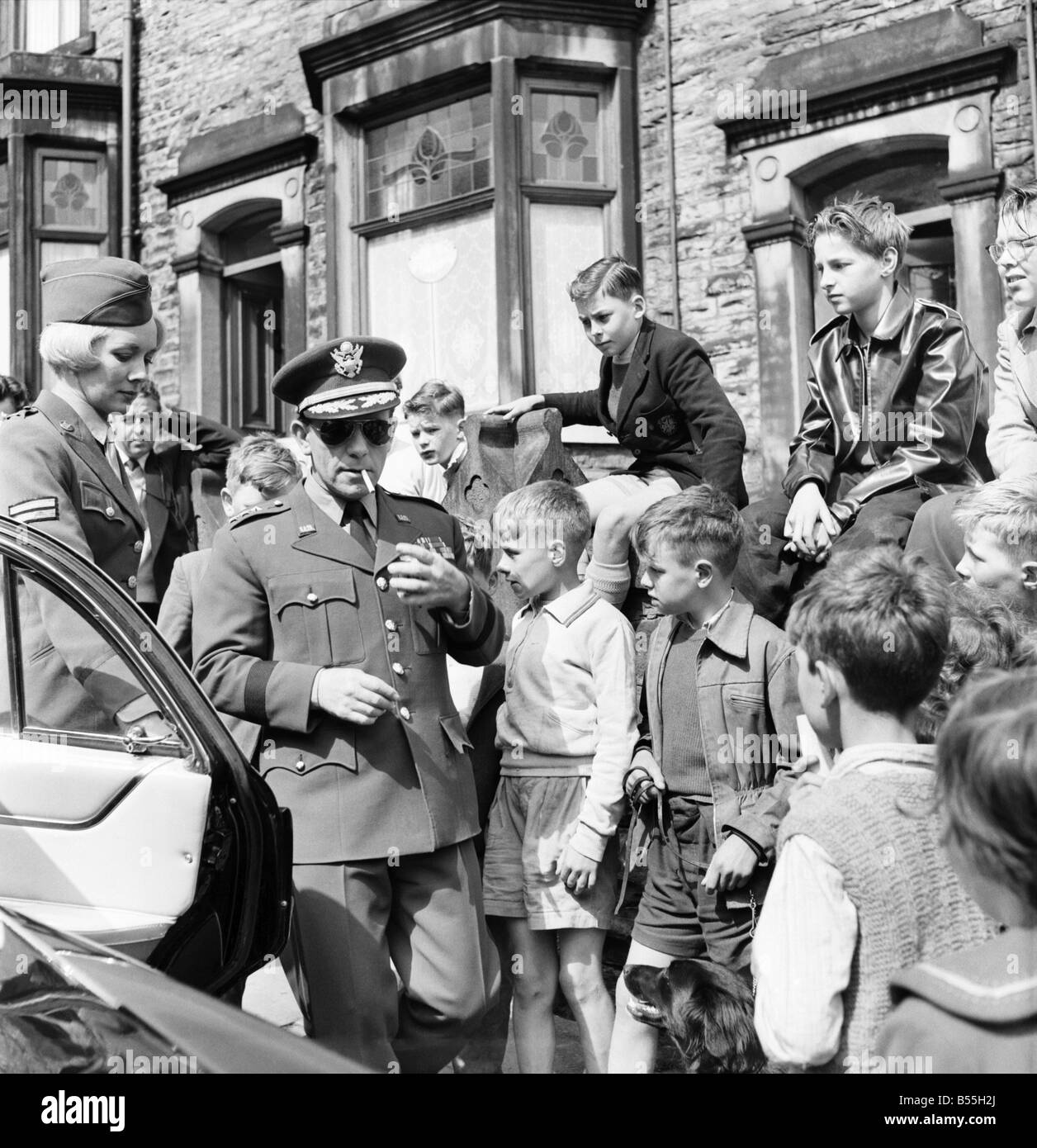 Norman Wisdom: General Norman Wisdom arrives at his home town during ...
