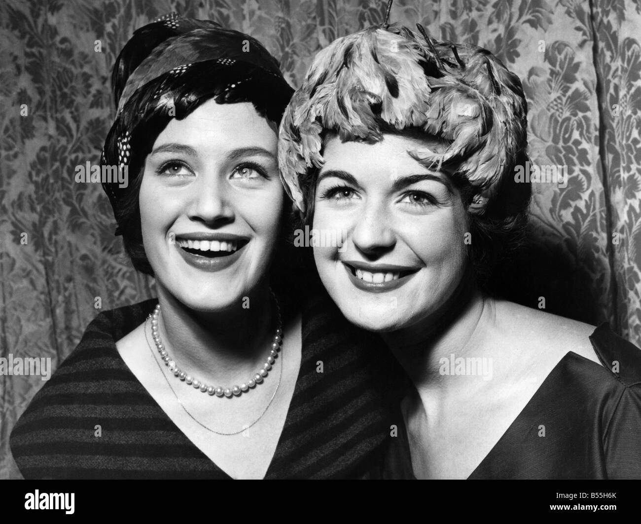 Models in feathers hi-res stock photography and images - Alamy