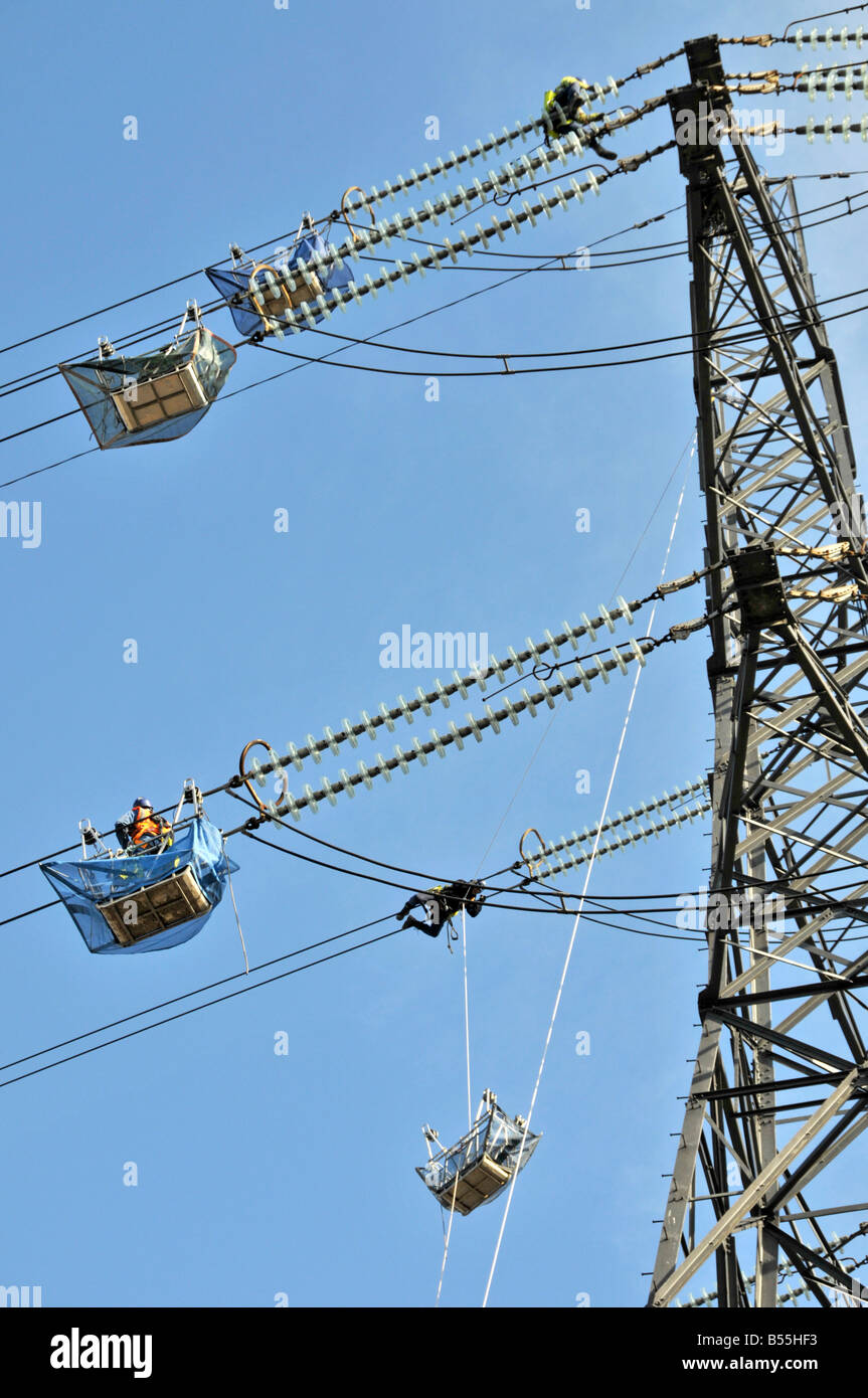 Engineers working on overhead power lines Stock Photo - Alamy