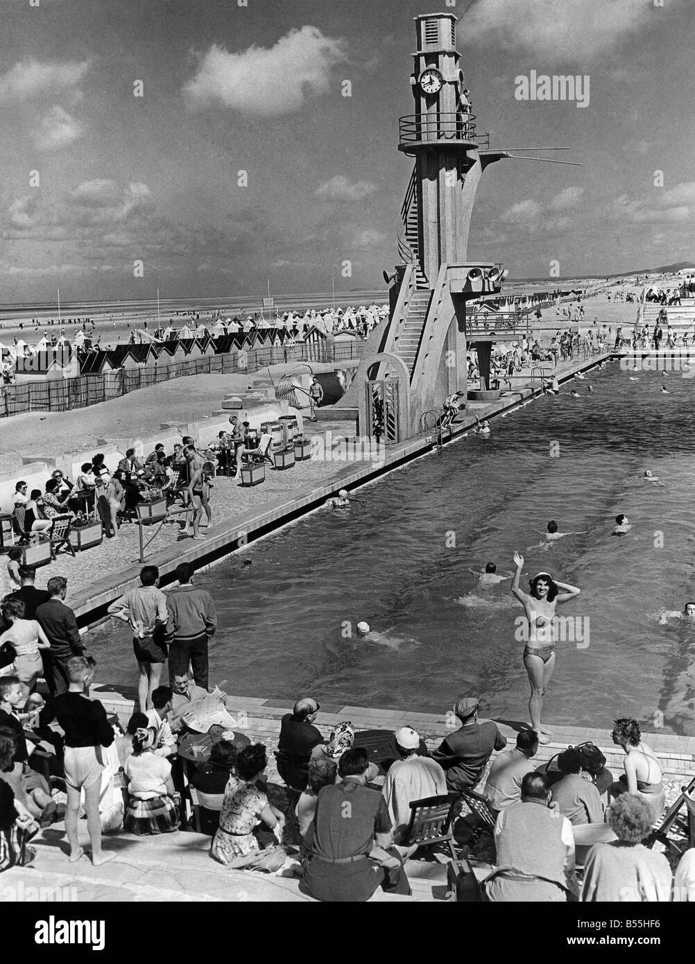 1950s swimming pool outdoor hi-res stock photography and images - Alamy