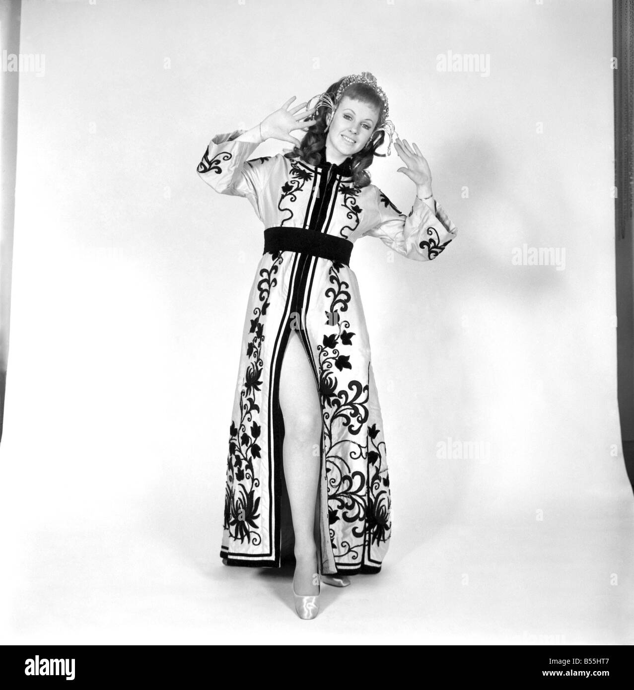 Tele-Bird 23 yr old Maggie Vickers, auburn-haired beauty from ...