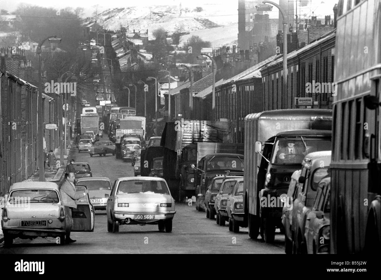 Weather: Traffic chaos, around Oldham, as snow, and Ice hit the North ...