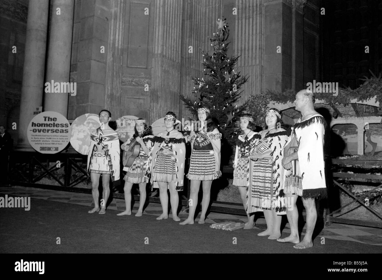New Zealand Maori Traditional Skirt Stock Photos & New Zealand Maori ...