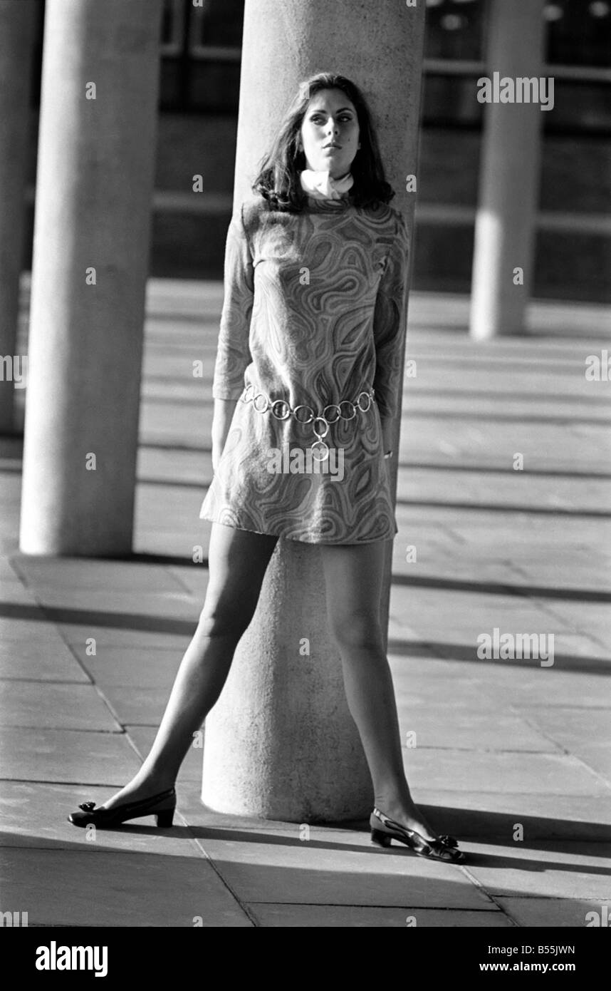 Actress Anne Irving posing for pictures. November 1969 Z12534-005 Stock ...