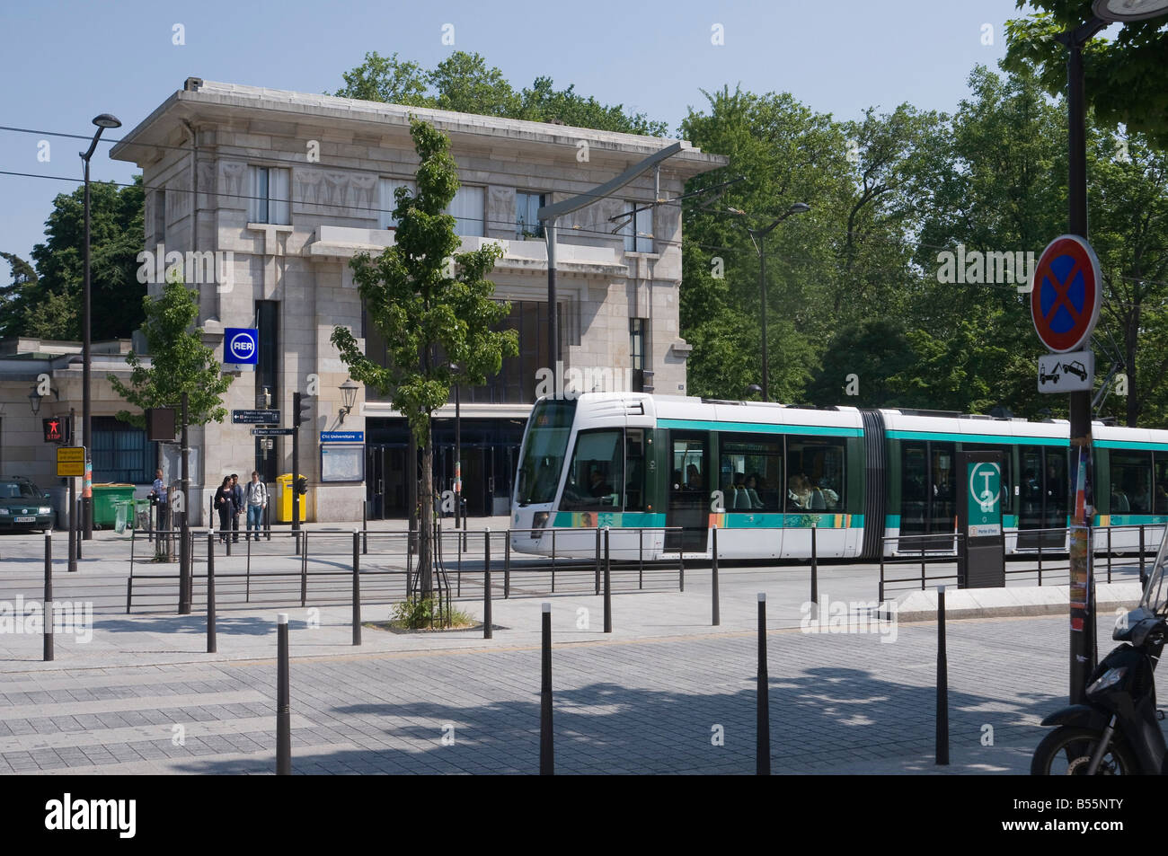 Paris Straßenbahn T3 Paris Modern Tramway T3 Stock Photo - Alamy