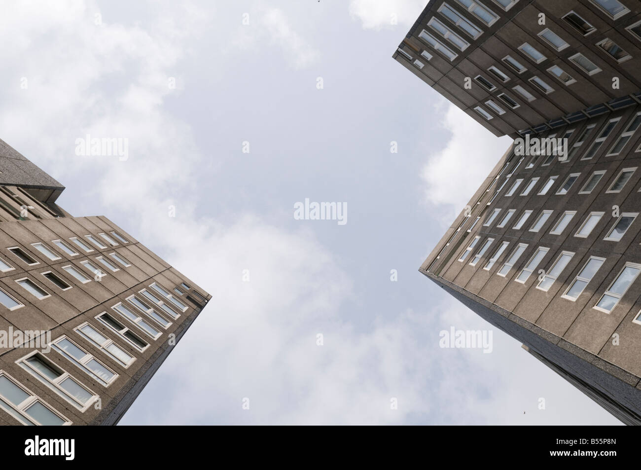 Hi rise flats uk High Resolution Stock Photography and Images - Alamy