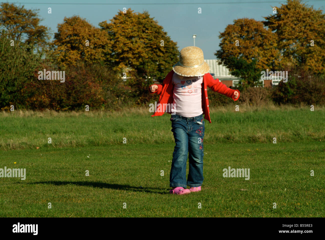 Little girl playing in the countryside Stock Photo - Alamy