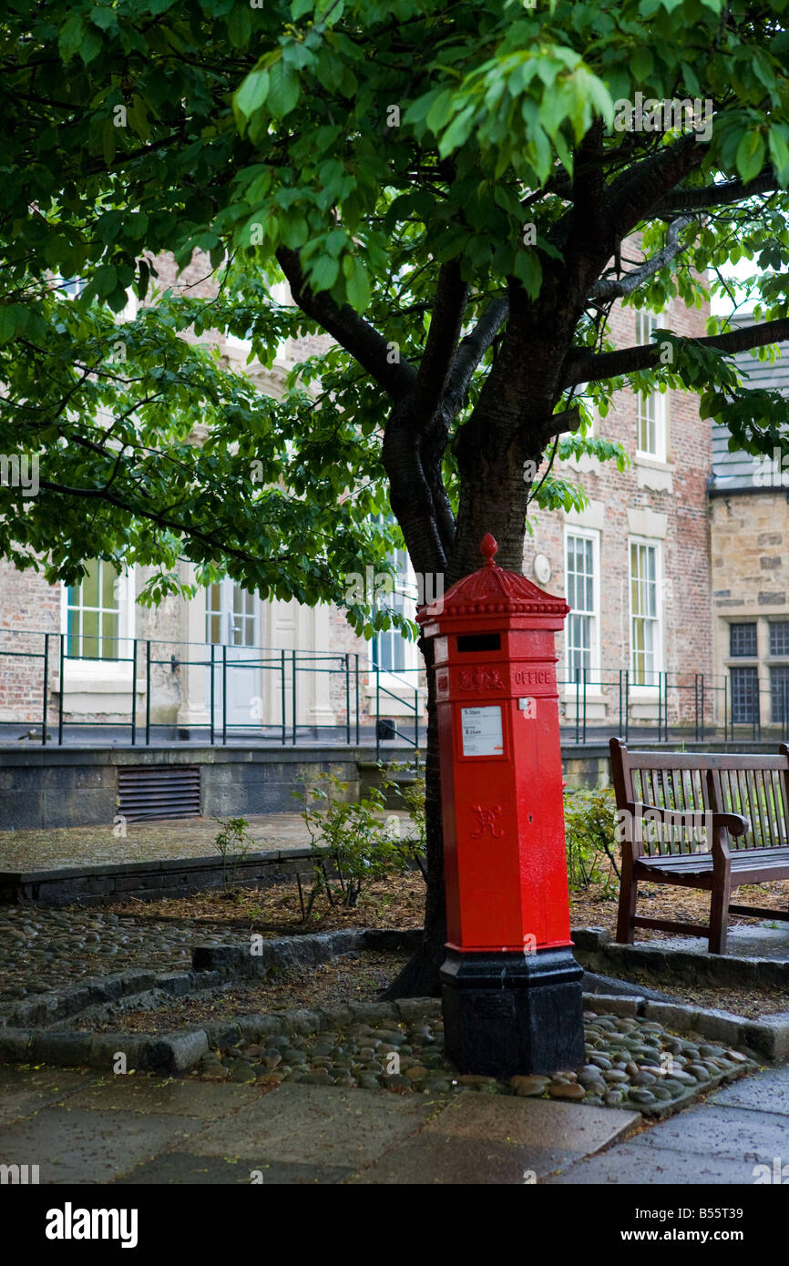 Old victorian post box hi-res stock photography and images - Alamy