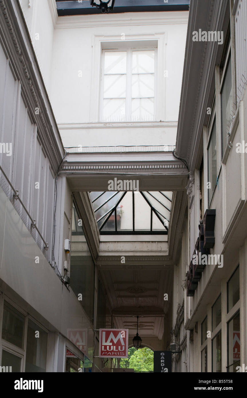 75002 paris france hi-res stock photography and images - Alamy