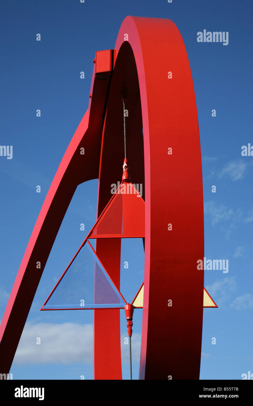 Newport wave steel sculpture newport hi-res stock photography and ...