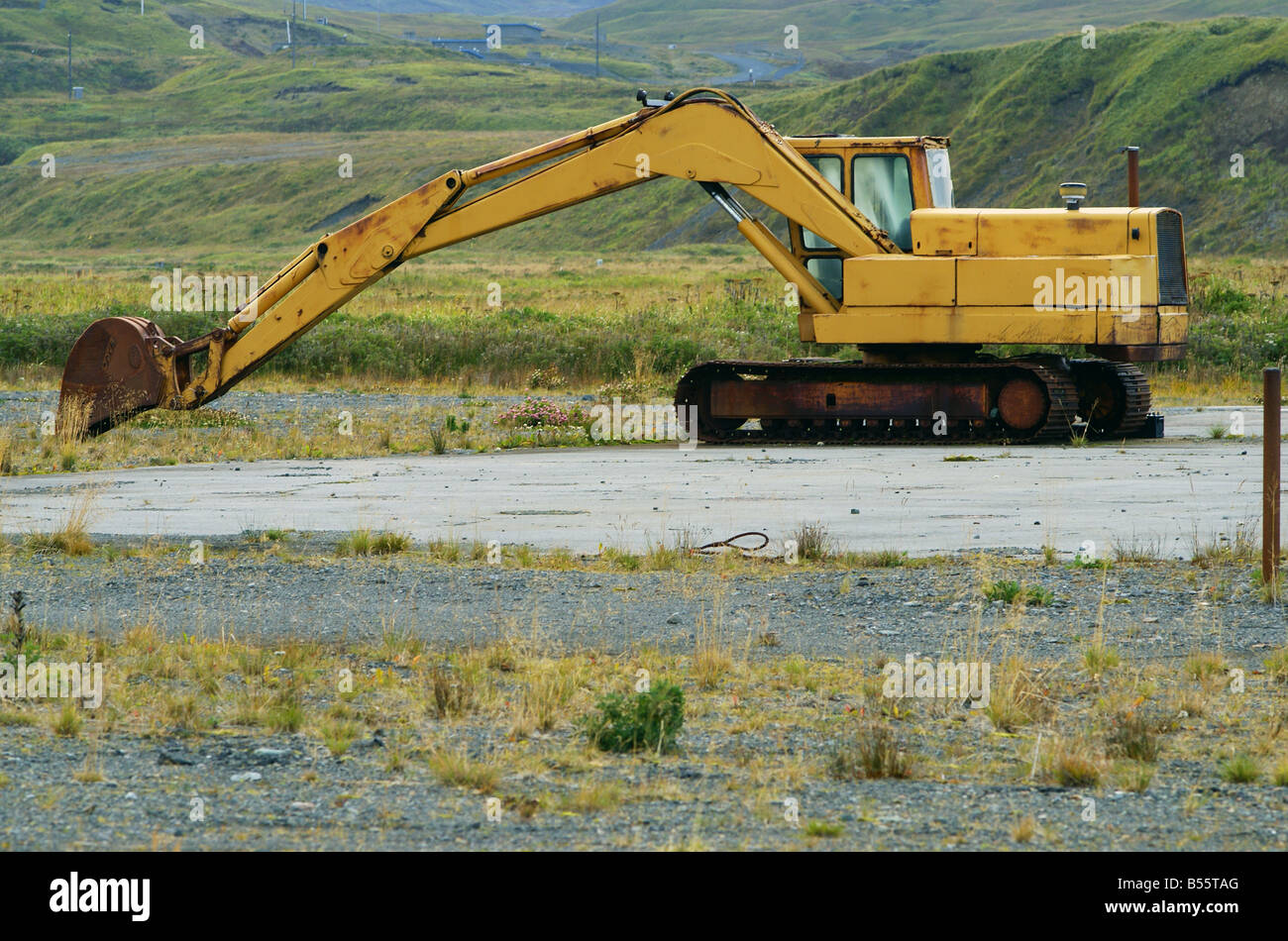 Old yellow tractor Stock Photo - Alamy