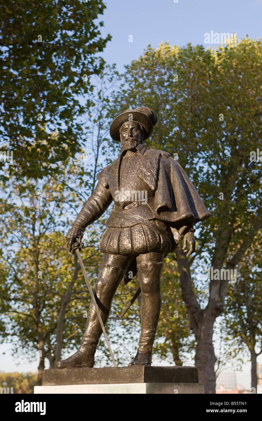 Sir Walter Raleigh Statue Royal Naval College Greenwich LOndon Stock ...