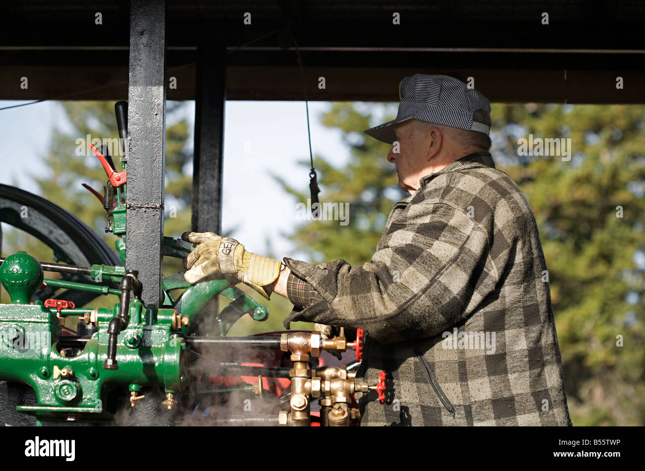 Steam engine demonstration during Steam Engine Show at Westwold ...