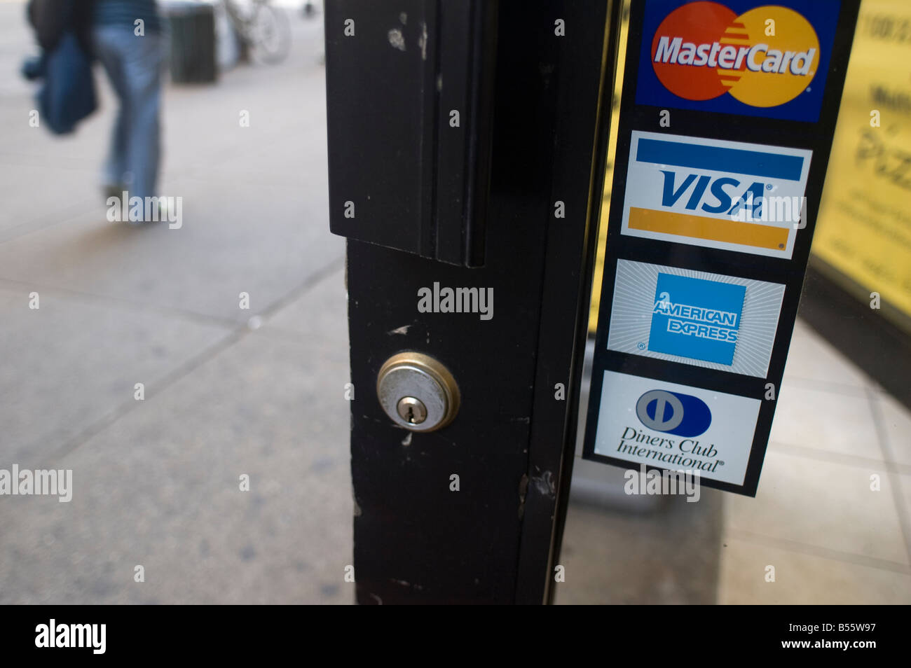 Revolving door new york city hi-res stock photography and images - Alamy