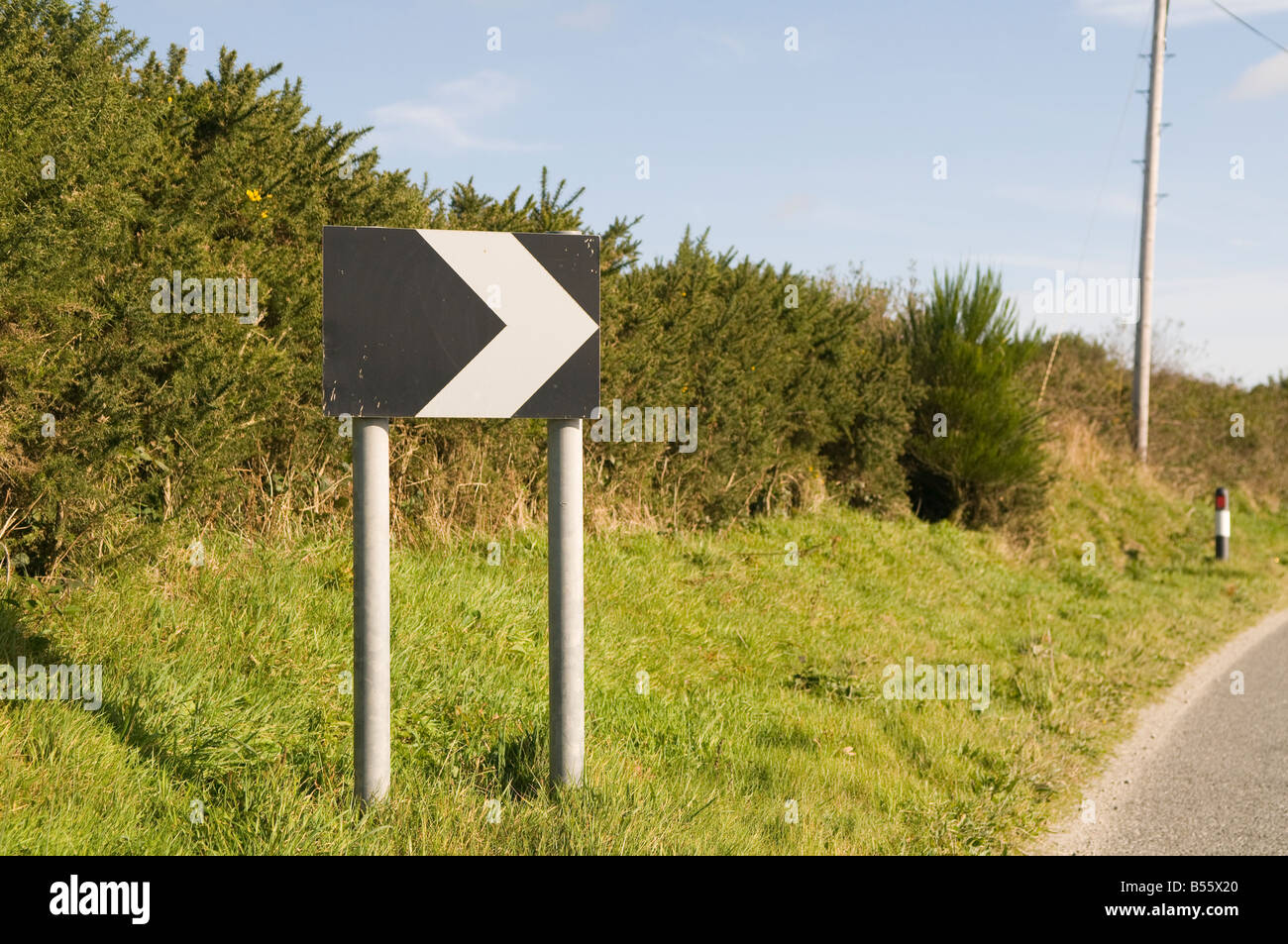 Chevron road sign hi-res stock photography and images - Alamy