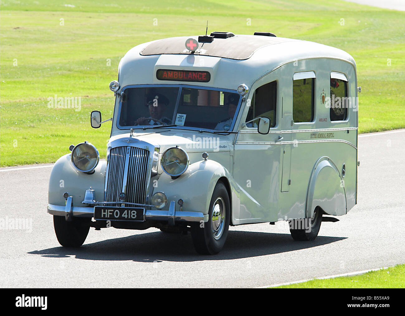 Vintage ambulance uk hi-res stock photography and images - Alamy