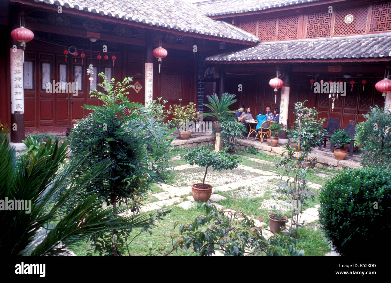 China courtyard housing hi-res stock photography and images - Alamy