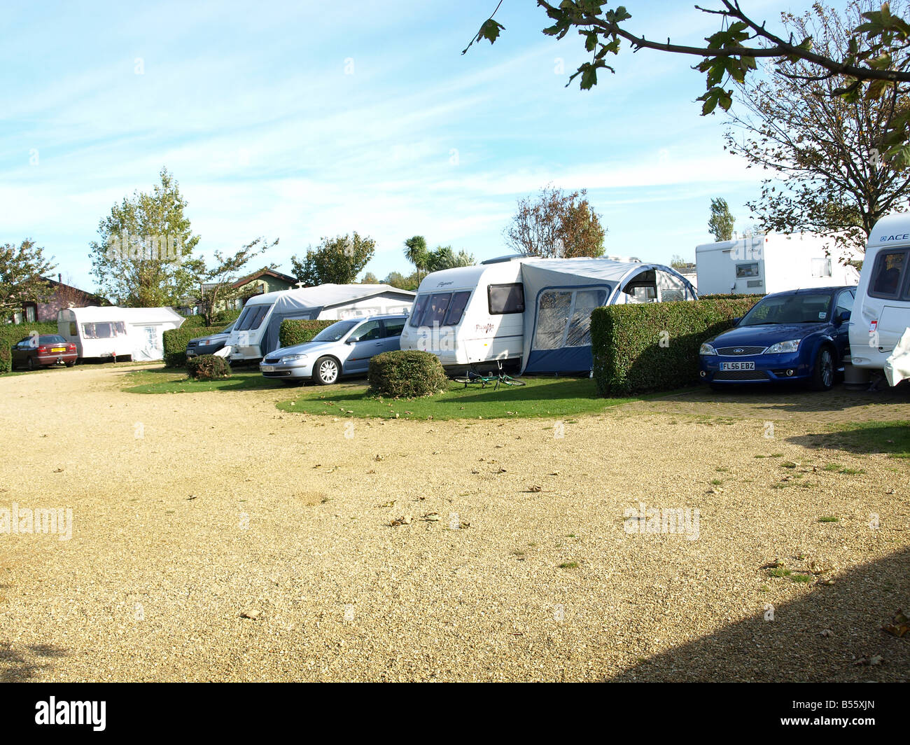 Cars towing caravans hi-res stock photography and images - Alamy