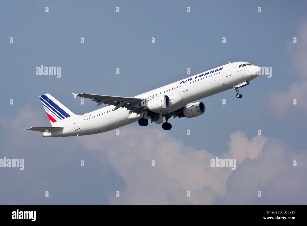 Airbus a321 cockpit hi-res stock photography and images - Alamy