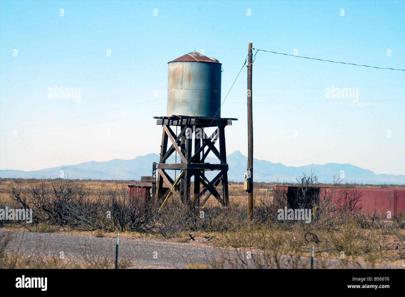 An old water tower in de desert in New Mexico Stock Photo - Alamy