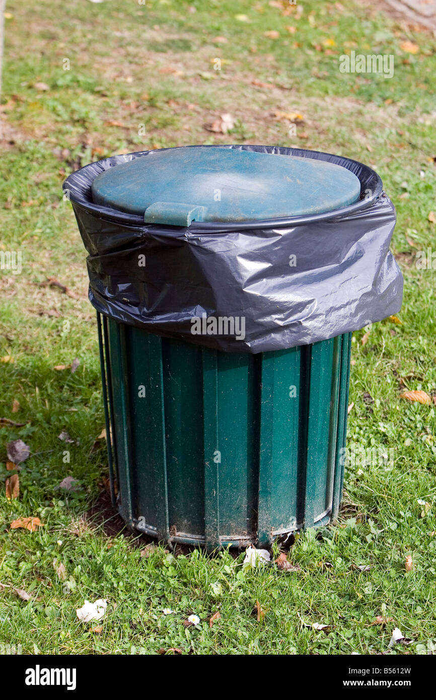 Rubbish Bin In A Public Park Stock Photo - Alamy