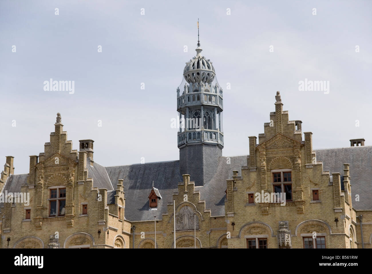 Building facing central square hi-res stock photography and images - Alamy