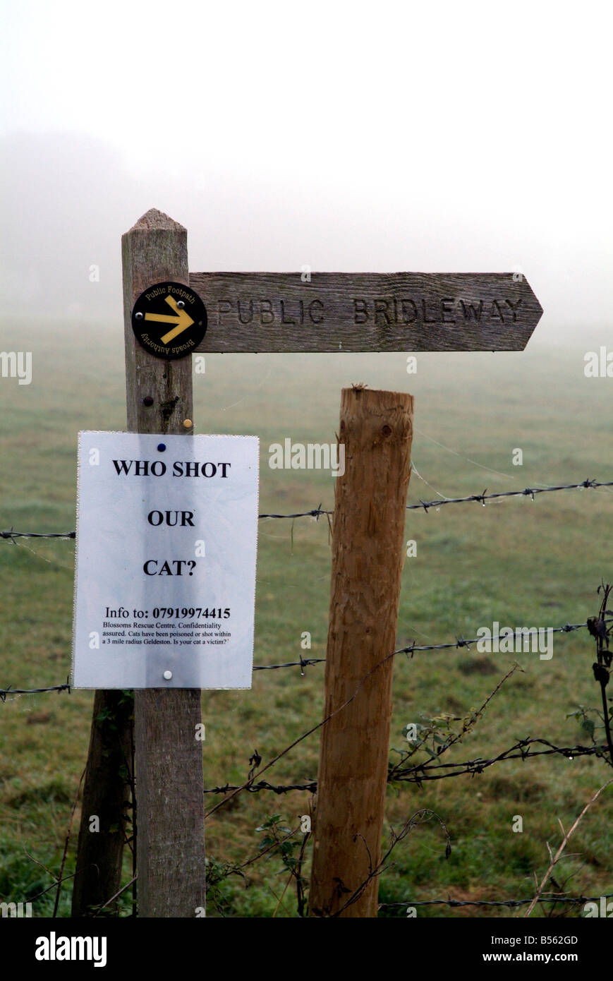 public broads authority footpath sign with cat protection notice ...