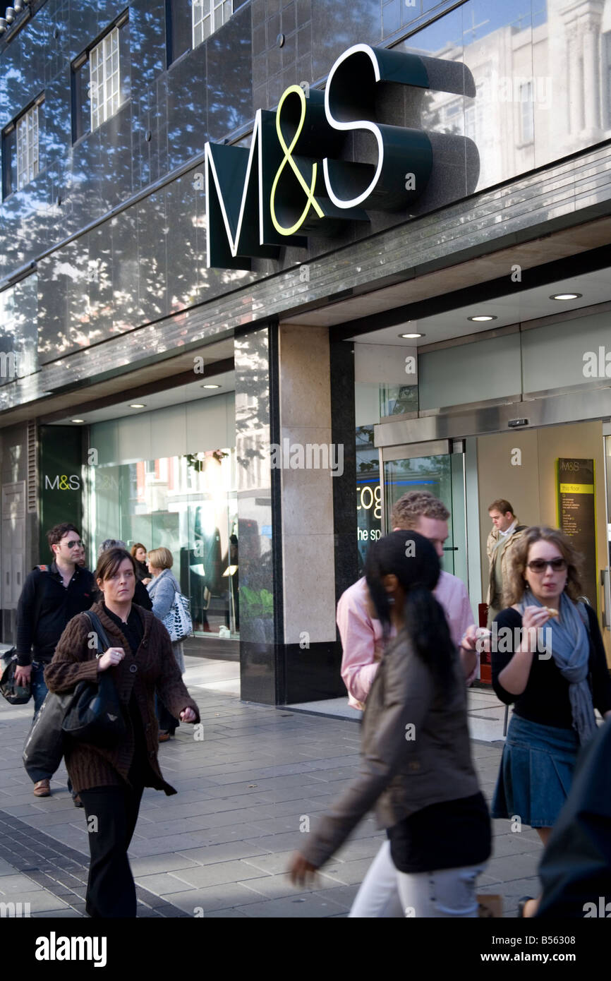 People shopping Marks & Spencer, Oxford Street Stock Photo - Alamy