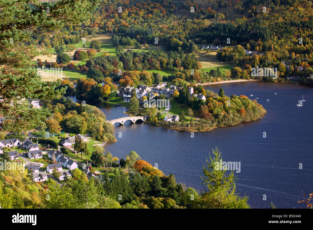 Looking loch tay kenmore perthshire hi-res stock photography and images ...