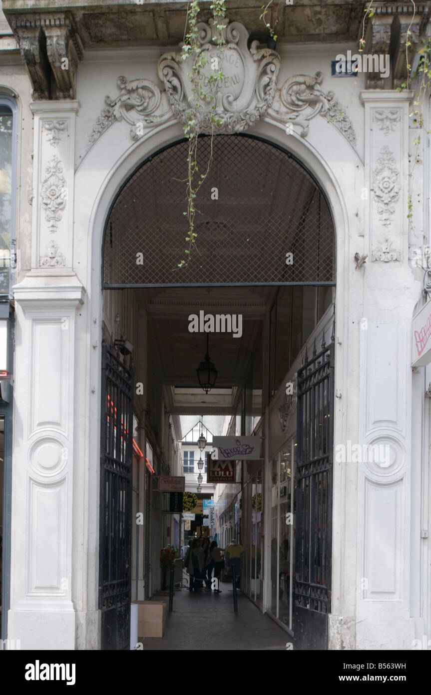 Paris Passage du Ponceau Stock Photo - Alamy