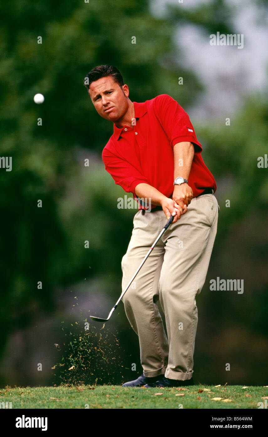 Male golfer hitting a chip shot Stock Photo - Alamy
