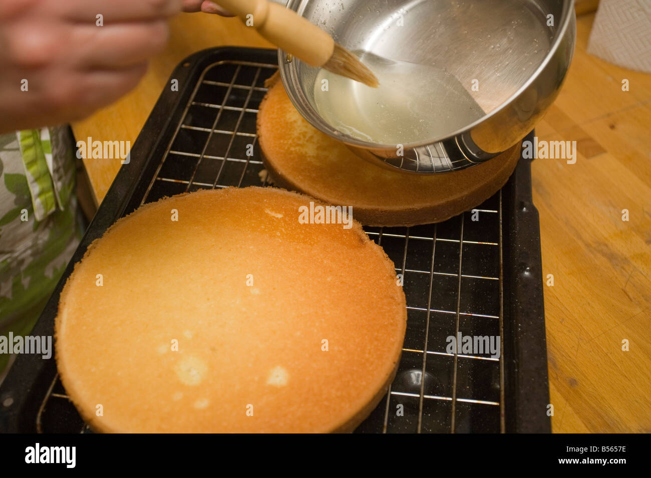 Cake coating hi-res stock photography and images - Alamy