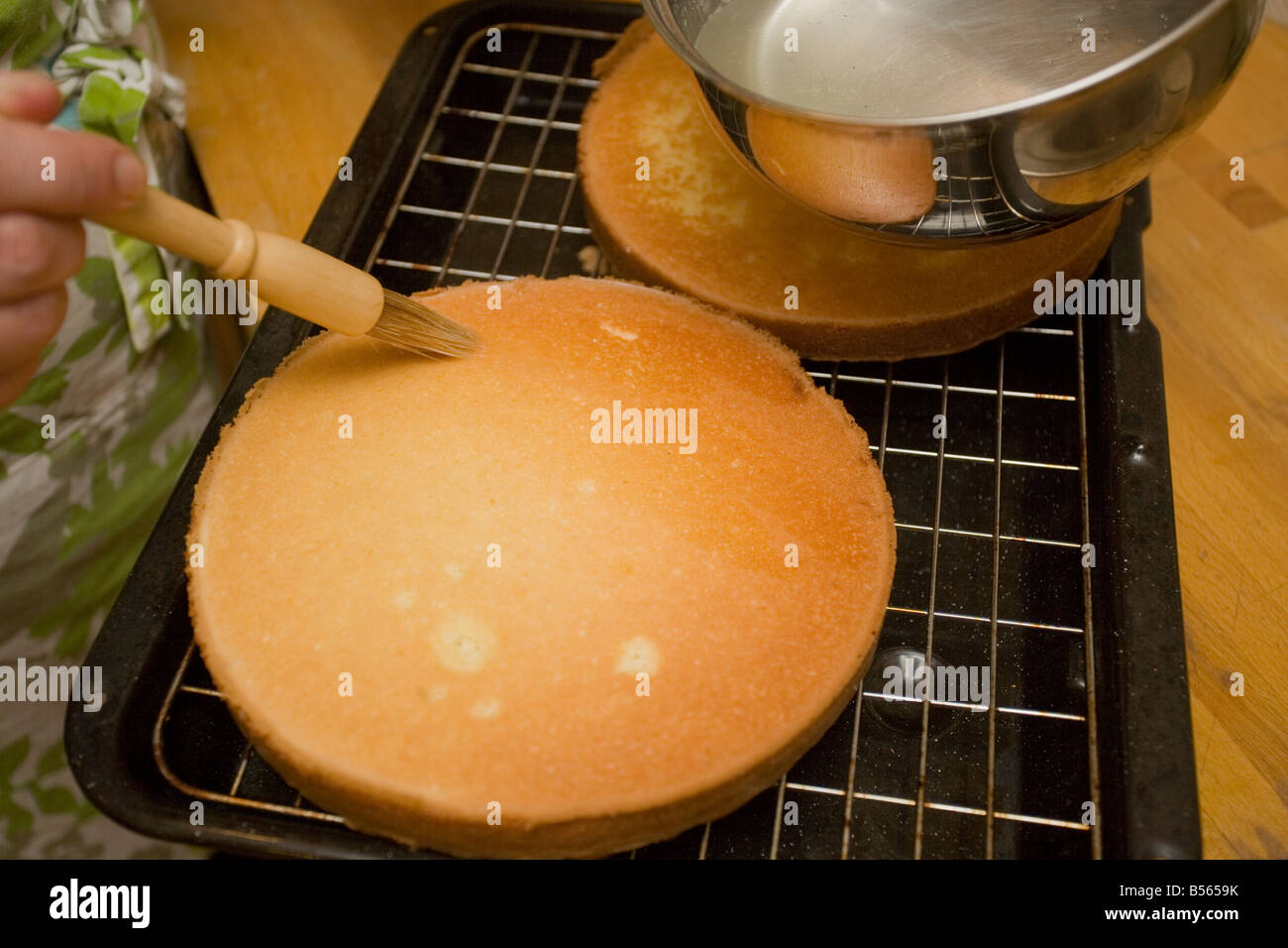 Cake coating hi-res stock photography and images - Alamy