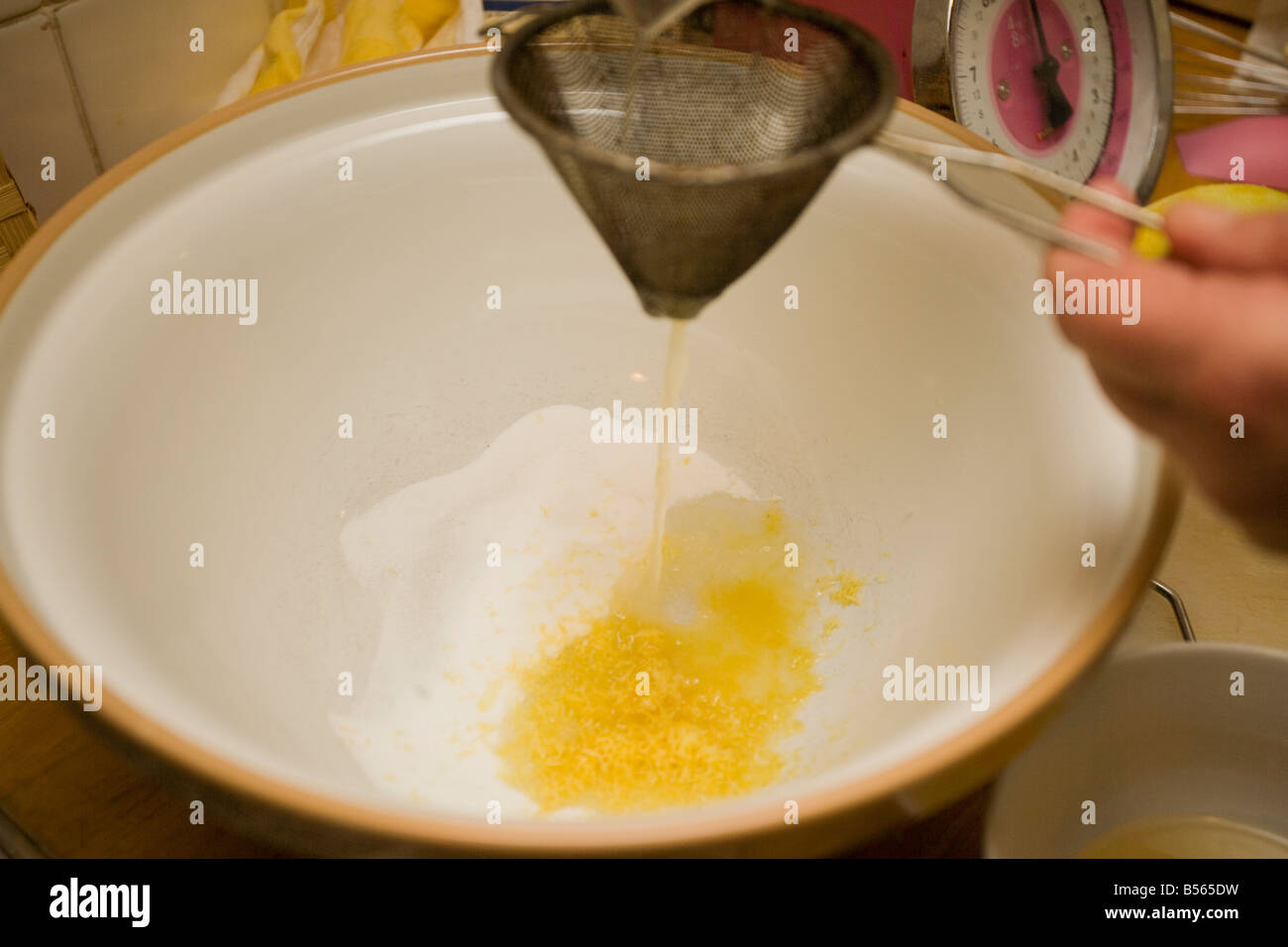 Making straining hi-res stock photography and images - Alamy