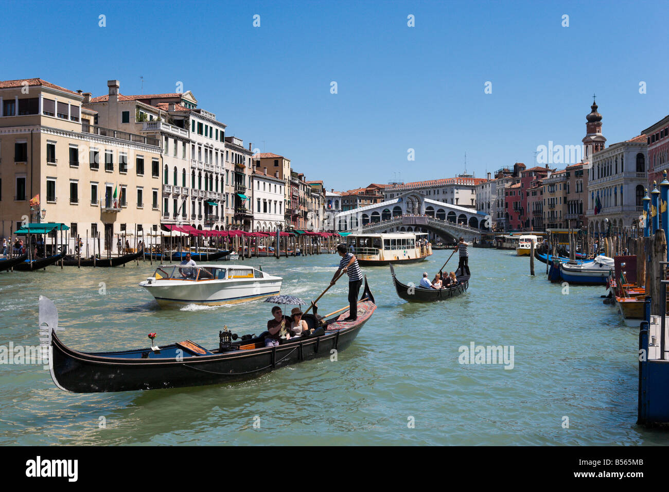 Canal poles hi-res stock photography and images - Alamy