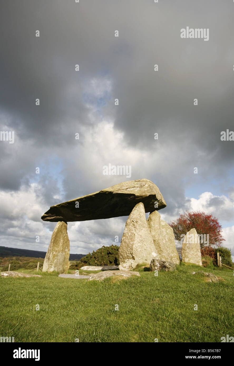 Pentre Ifan Bronze-Age megalithic burial chamber megalith Stock Photo ...