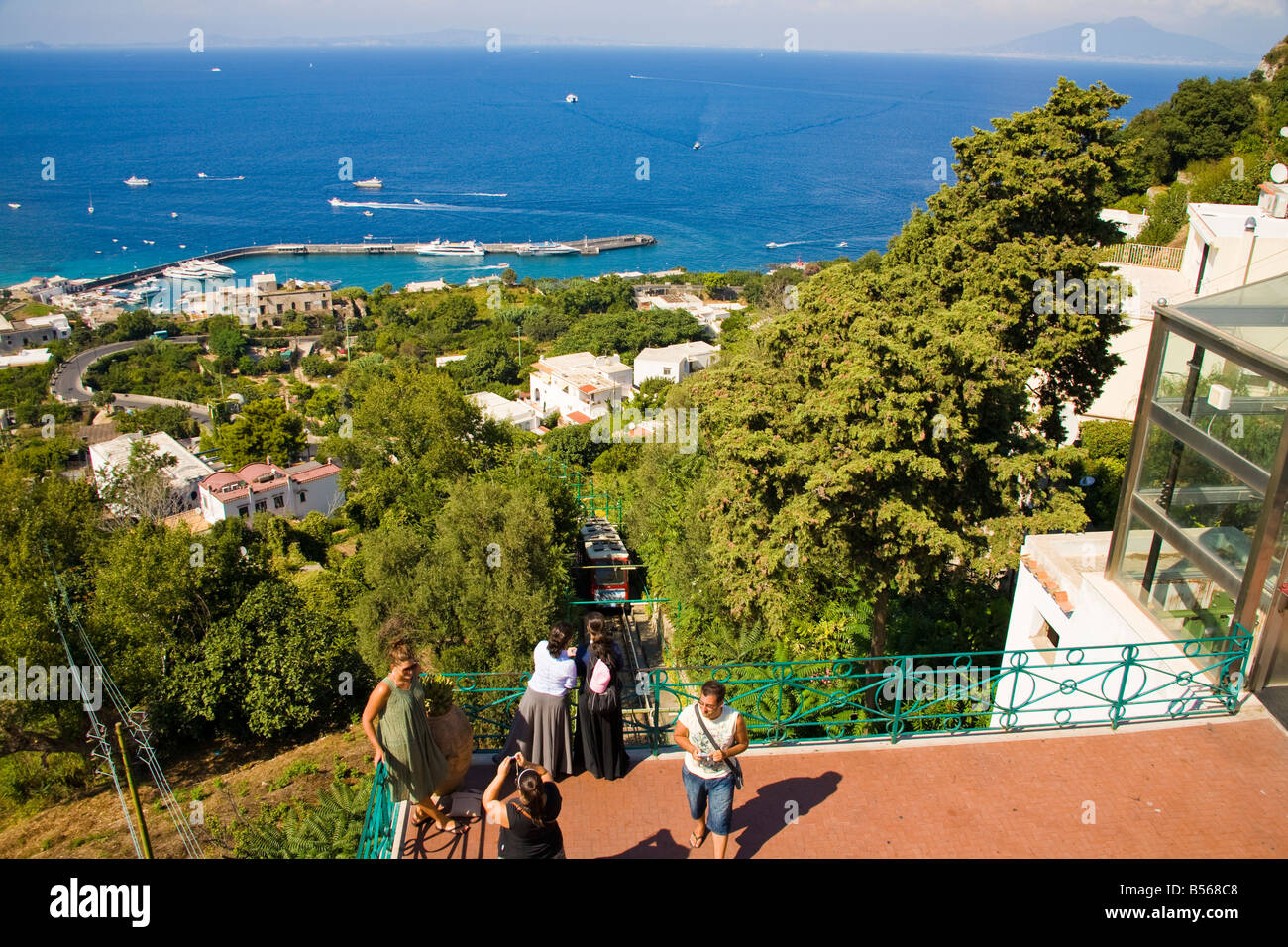 Sightseers viewing platform hi-res stock photography and images - Alamy