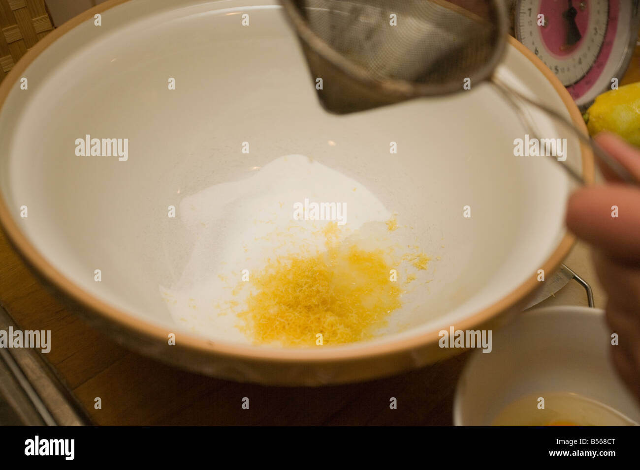 Making straining hi-res stock photography and images - Alamy