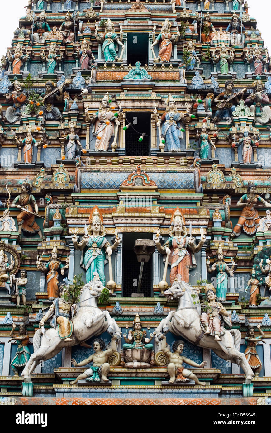 Hindu gods adorn the 5 story Raja Gopuram at the Sri Mahamariamman ...