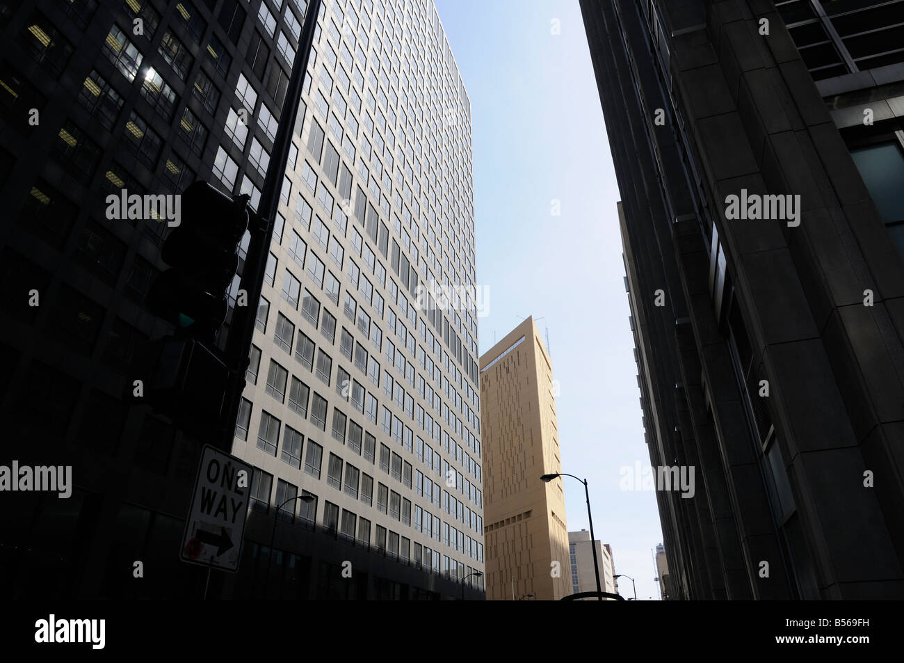 Chicago metropolitan correctional center hi-res stock photography and ...