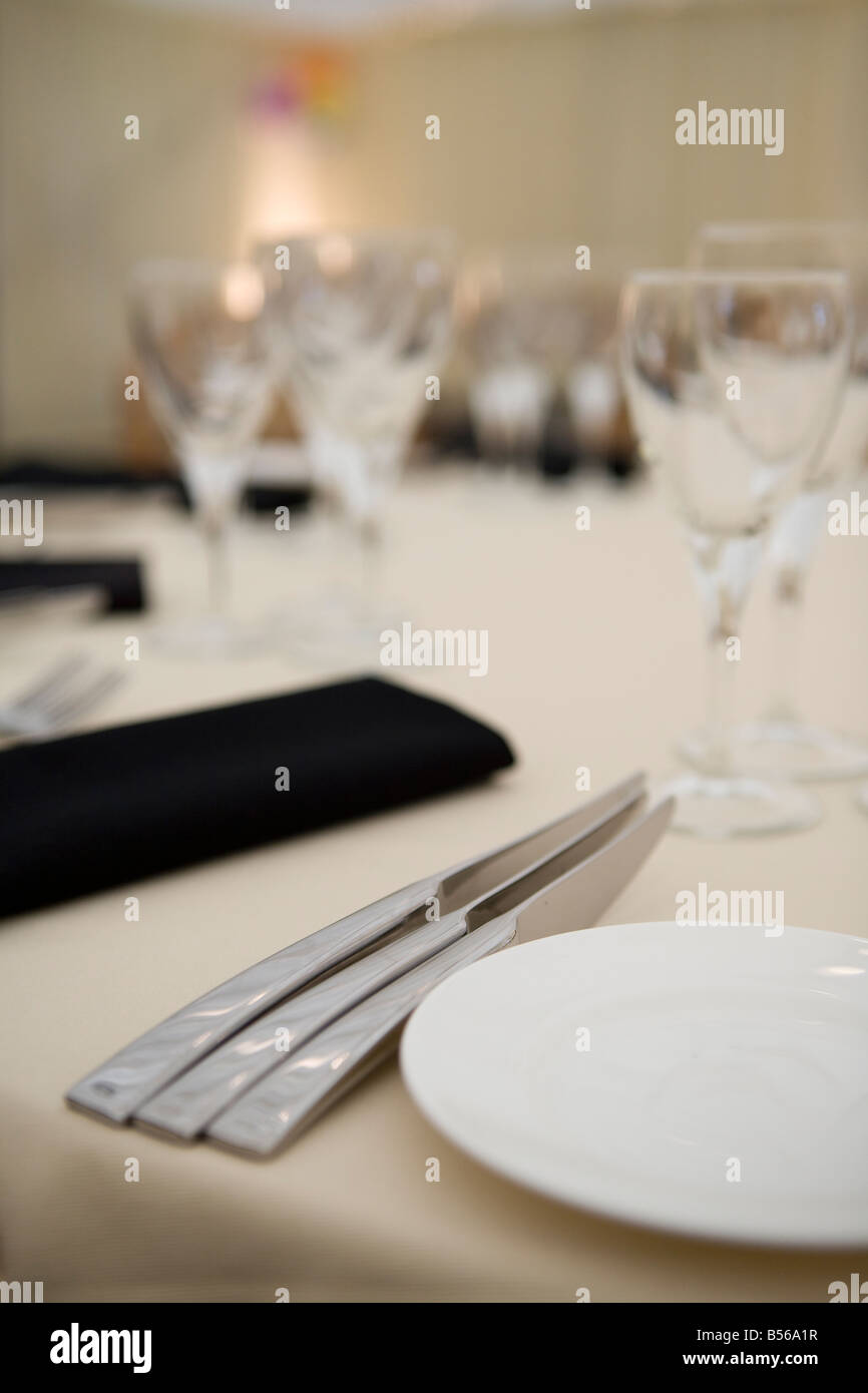 plate at table Stock Photo - Alamy