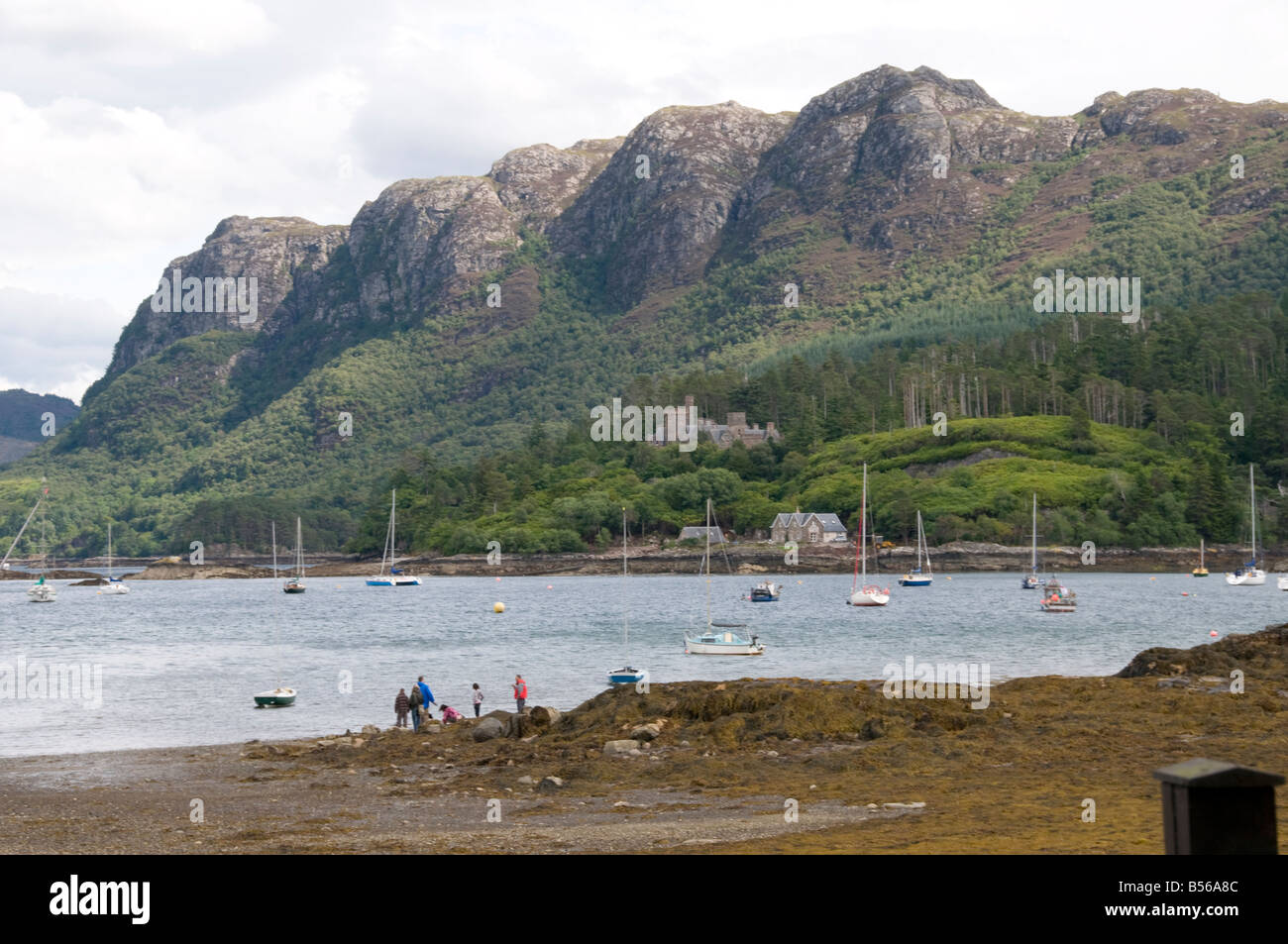 Plockton beach hi-res stock photography and images - Alamy