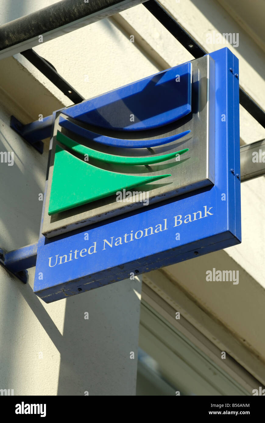 Bank vertical hi-res stock photography and images - Alamy