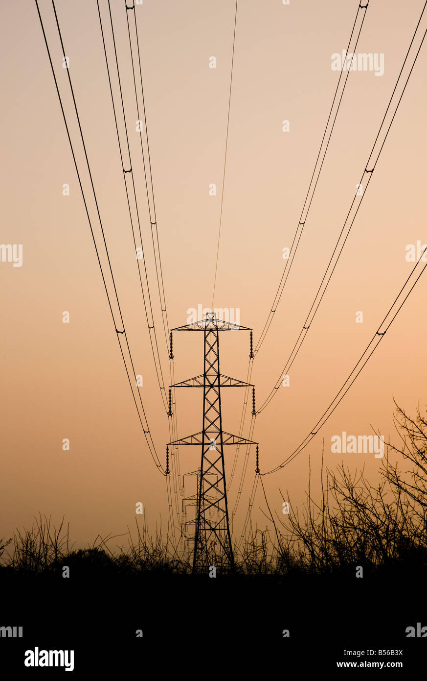 Sunset on electric pylon hi-res stock photography and images - Alamy