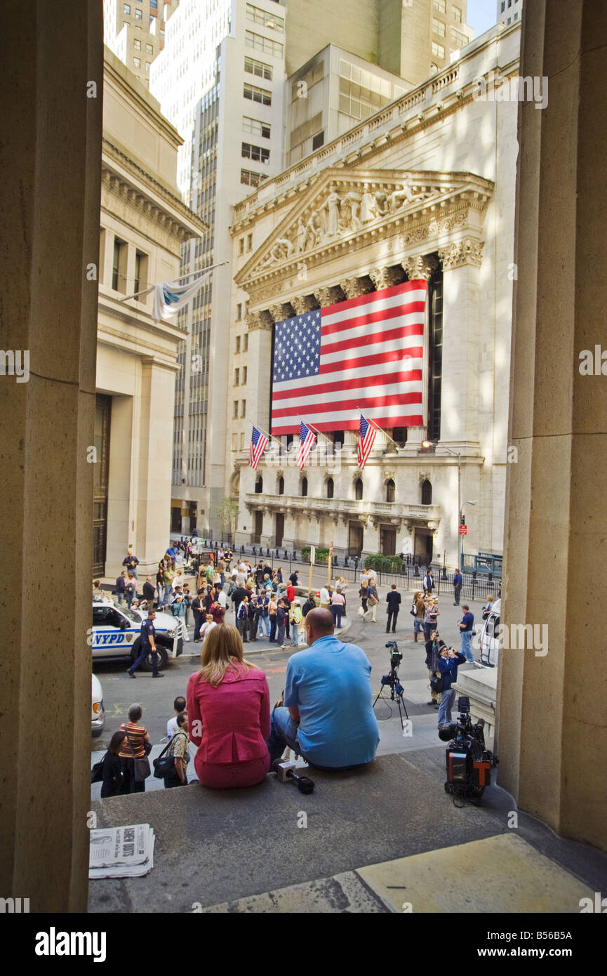 2008 financial crash wall street hi-res stock photography and images ...