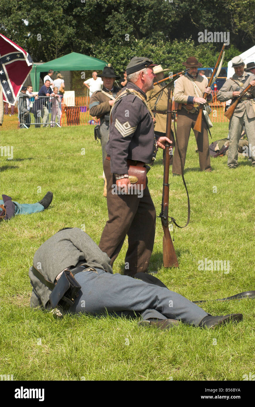 American soldiers firing guns hi-res stock photography and images - Alamy