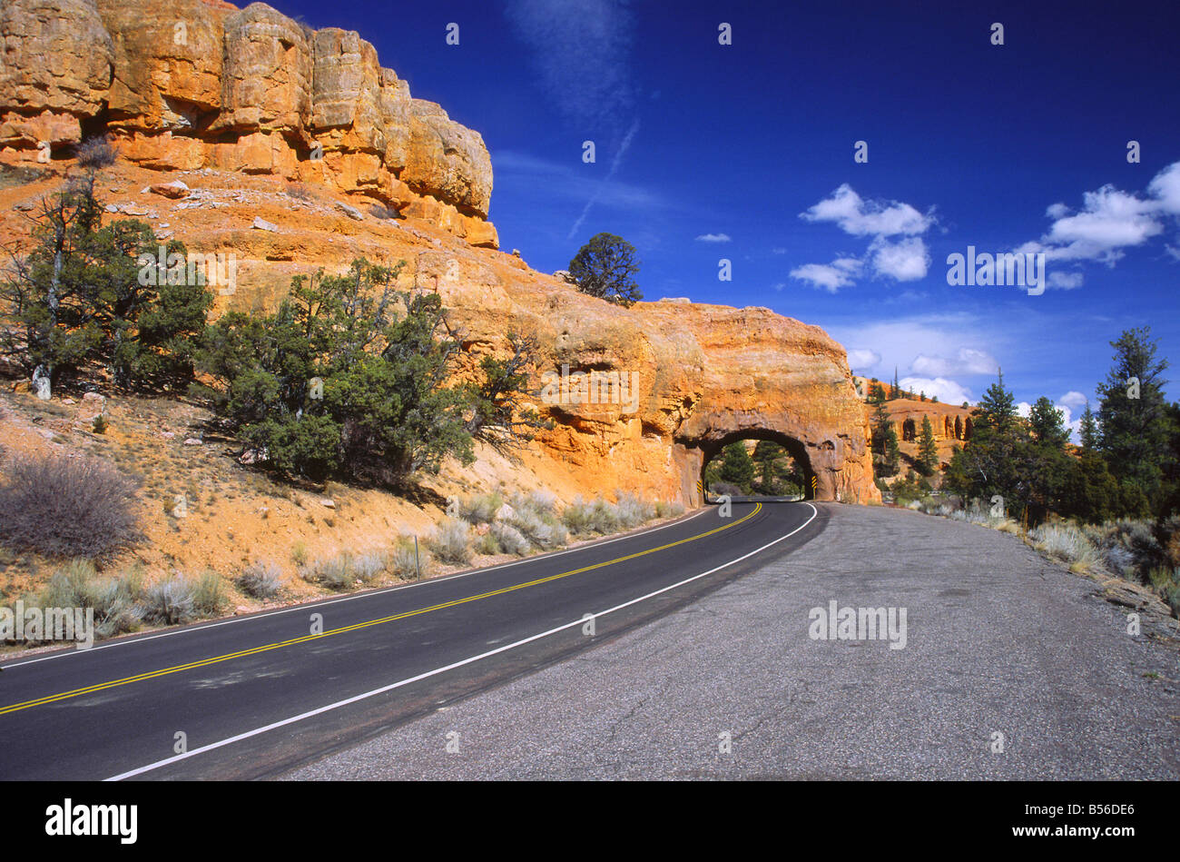 Highway through the red rock country in Southern Utah, American ...